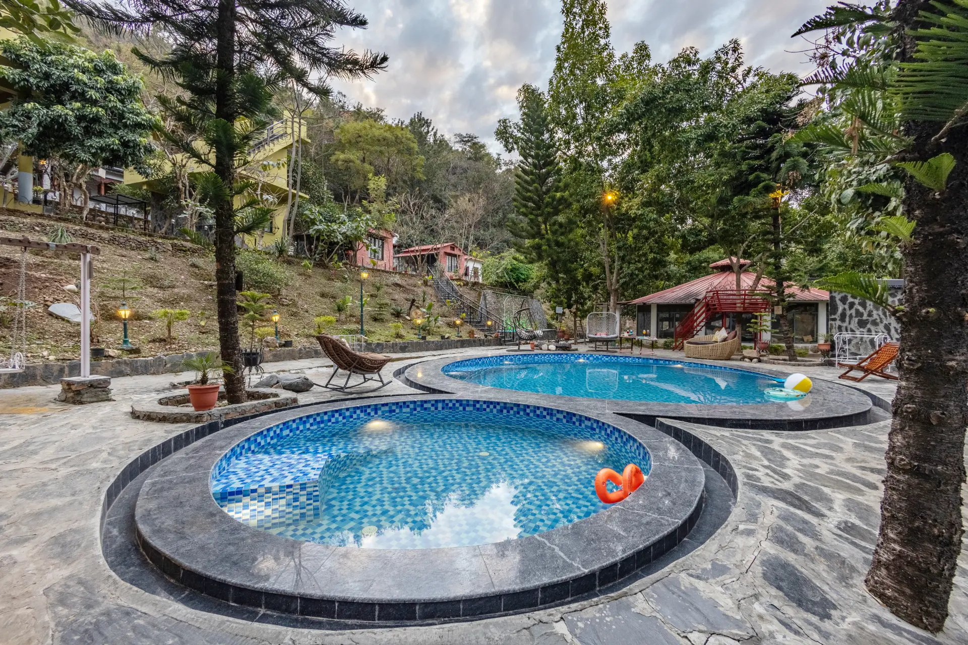 Zephyr Classic Cottage with Pool in Mussoorie